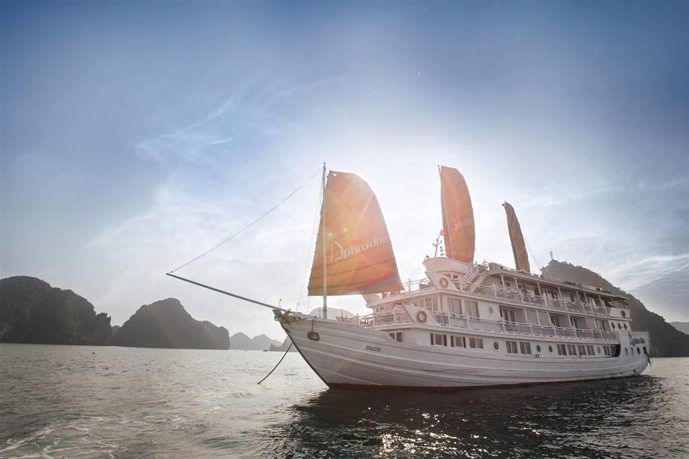 Aphrodite Cruise Halong, Luxury Cruise in Halong Bay - Paradise Travel